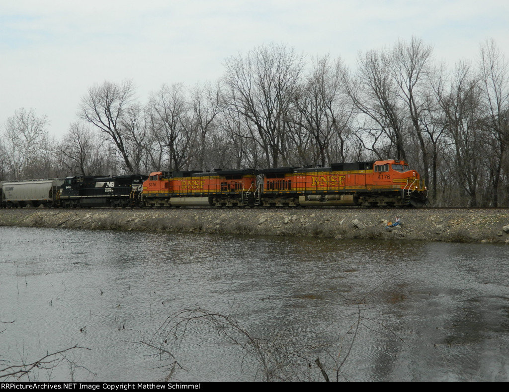 BNSF Power On NS Grain